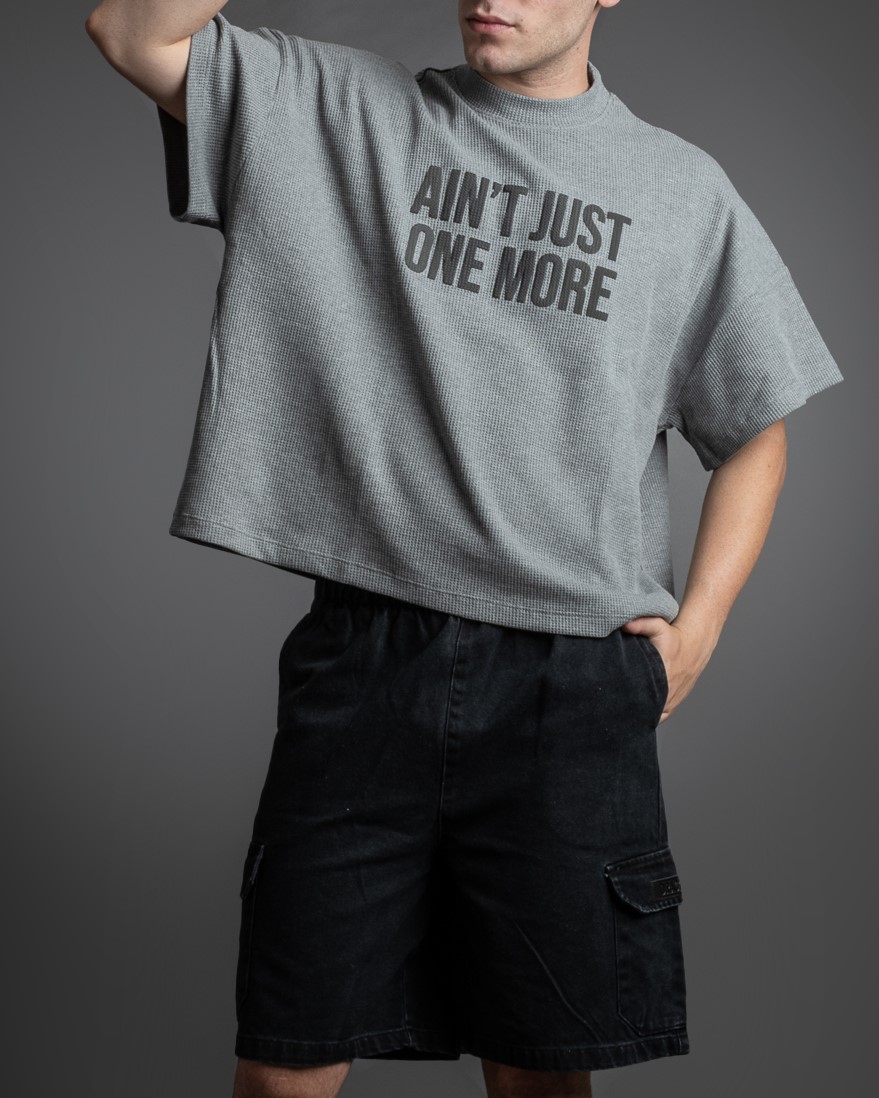 Remera Oversize Boxy Fit “AIN JUST ONE MORE” – Dracko
