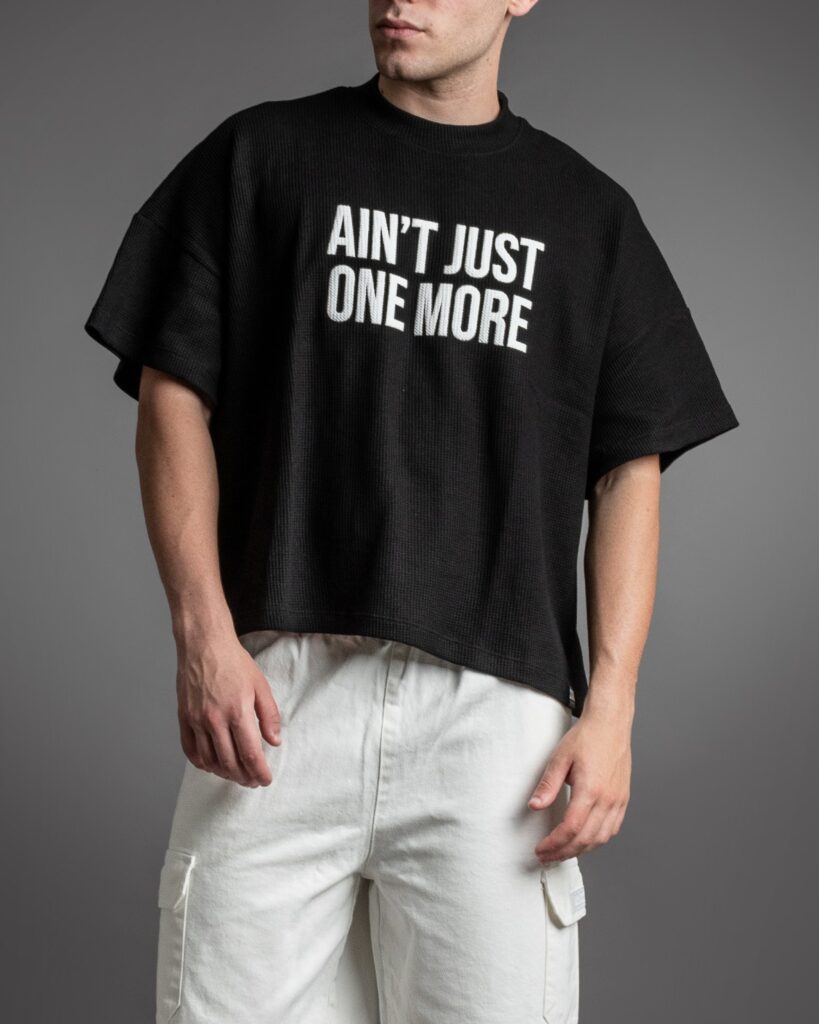 Remera Oversize Boxy Fit “AIN JUST ONE MORE” – Dracko